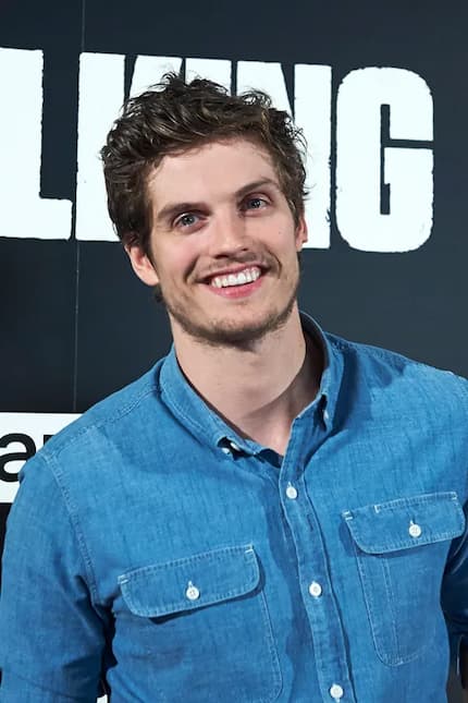 Daniel Sharman Bio, Age, Parents, Tv Shows, Net Worth, Wife